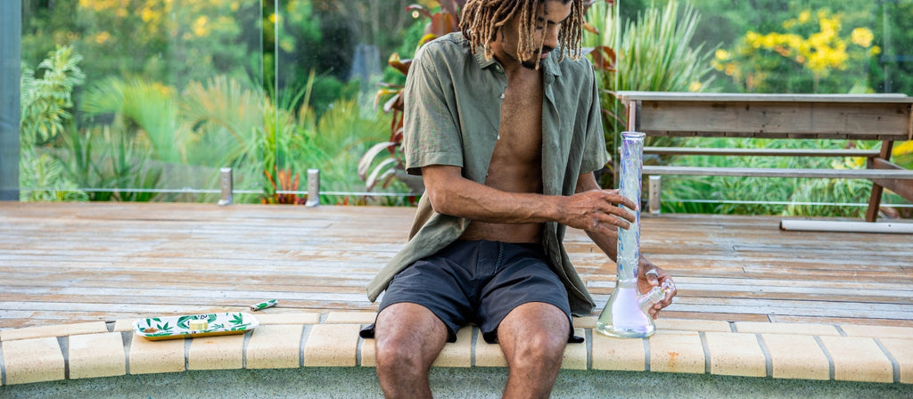 The Ultimate Guide To Smoking Medicinal Cannabis With A Water Pipe ...