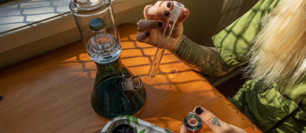 How To Clean A Bong Fast & Effectively – Glass Bongs Australia