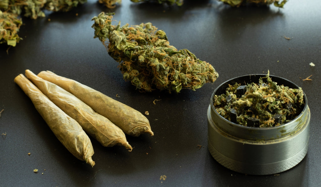 How To Clean A Grinder and Extend Its Lifespan – Glass Bongs Australia