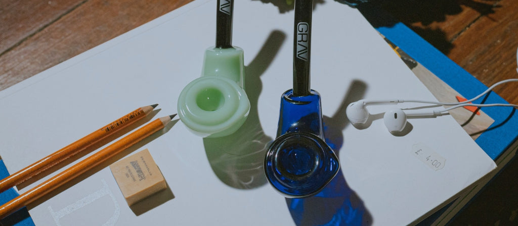 Puffing in Style: Your Complete Glass Pipe Guide – Glass Bongs Australia
