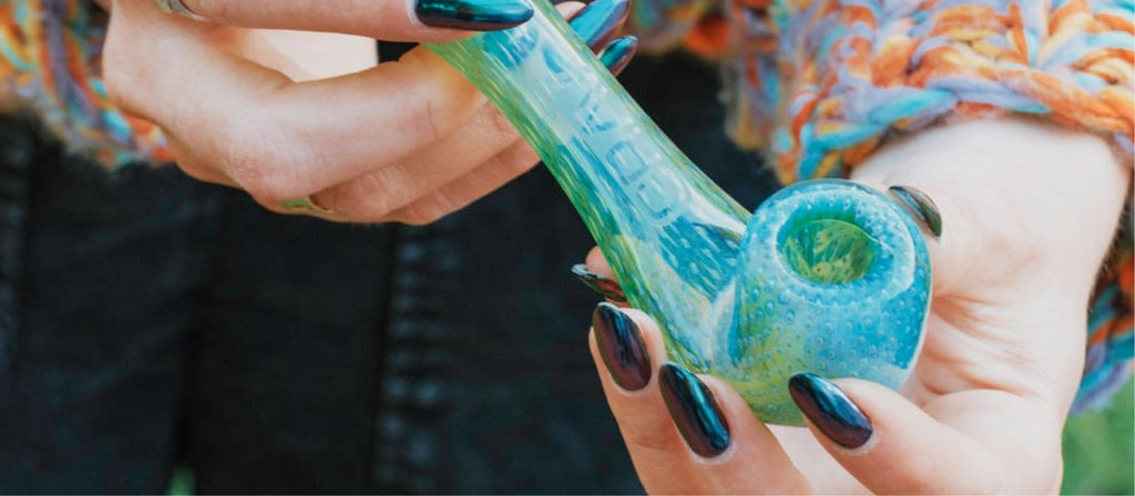 Puffing in Style: Your Complete Glass Pipe Guide – Glass Bongs Australia