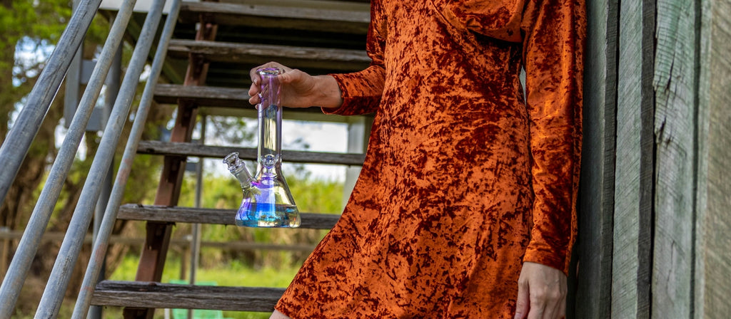 The Ultimate Guide To Smoking Medicinal Cannabis With A Water Pipe ...
