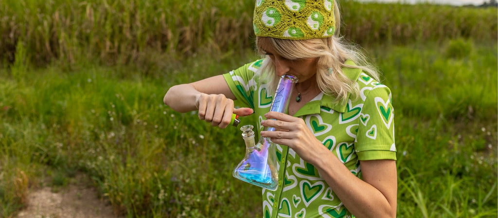The Ultimate Guide To Smoking Medicinal Cannabis With A Water Pipe ...